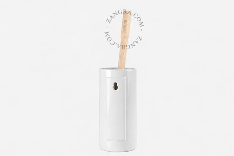 Wall-mounted white porcelain toilet brush holder daphne | zangra