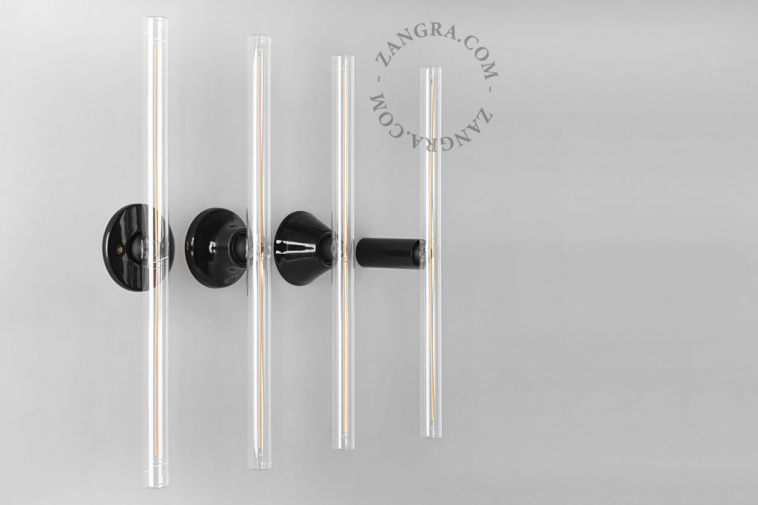 This wall lamp in black porcelain fits well everywhere | zangra
